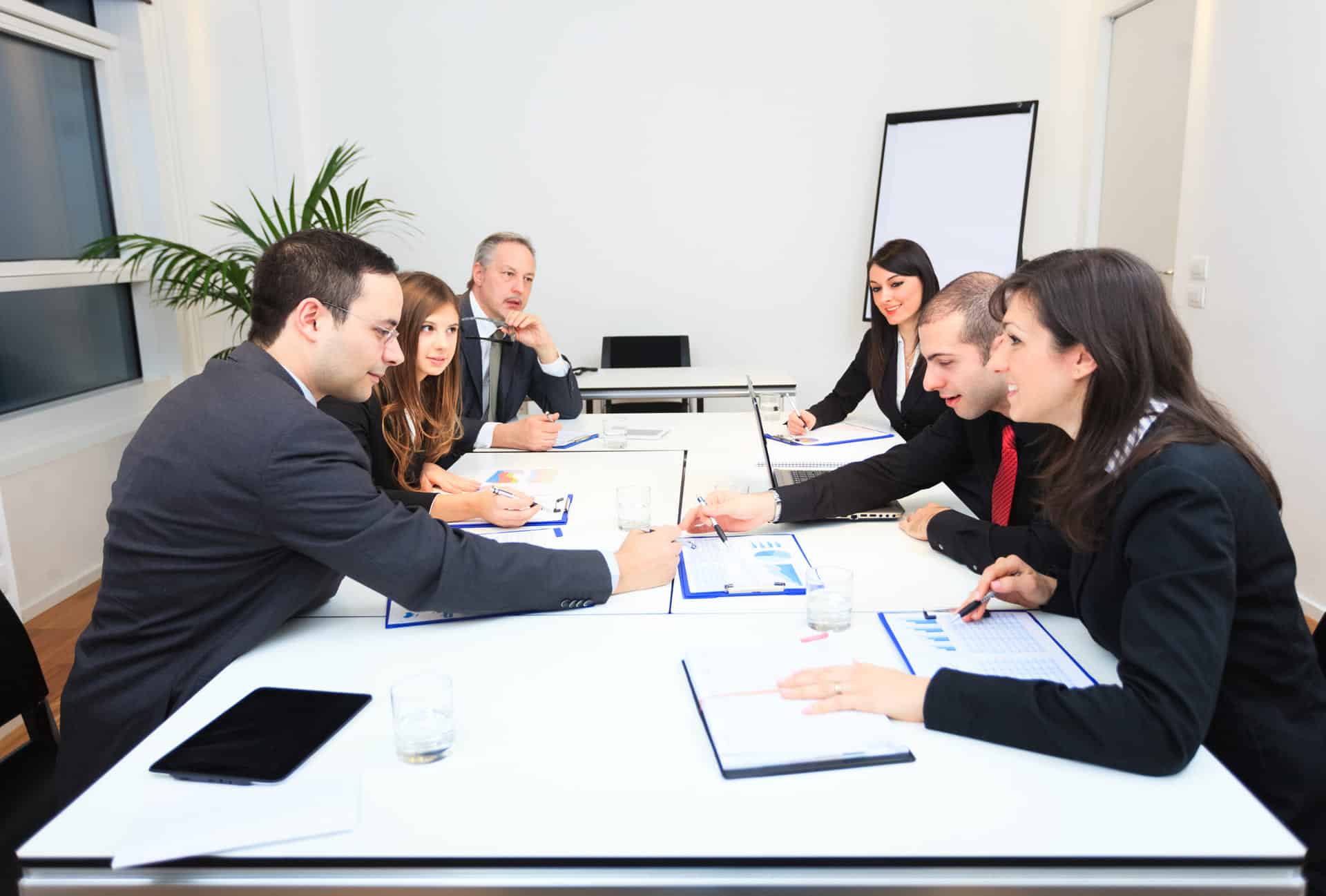 Field Sales Leaders: Managing Sales Teams, Pioneering Change, And ...